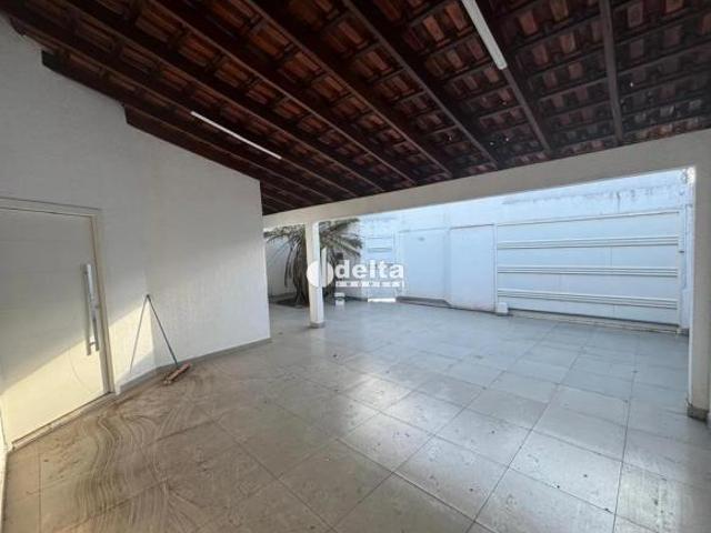 Casa residencial disponível para venda no bairro Cidade Jardim em Uberlândia MG
