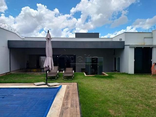 Casa residencial disponível para venda no bairro Cidade Jardim em Uberlândia MG
