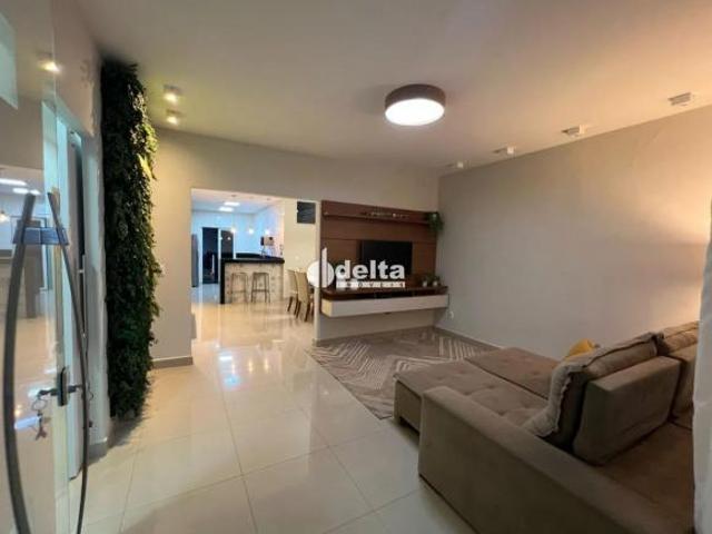 Casa residencial disponível para venda no bairro Custódio Pereira em Uberlândia MG
