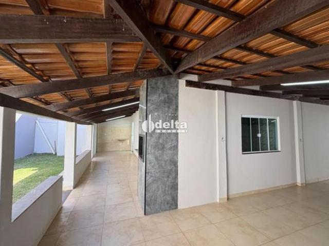 Casa residencial disponível para venda no bairro Aclimação em Uberlândia MG