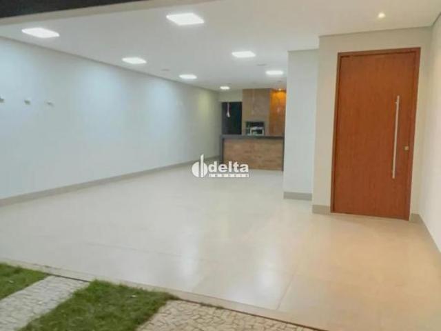Casa residencial disponível para venda no bairro Bosque dos Buritis em Uberlândia MG