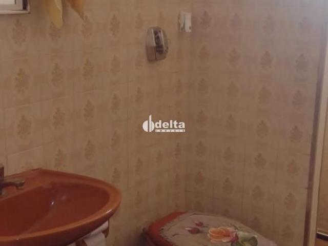Casa residencial com 3 quartos sendo 1 suíte disponível para locação e venda no bairro Brasil em Ube