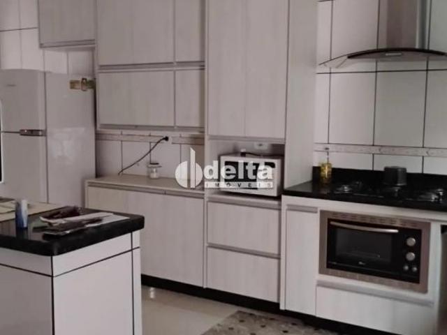 Casa residencial disponível para venda no bairro Granada em Uberlândia MG
