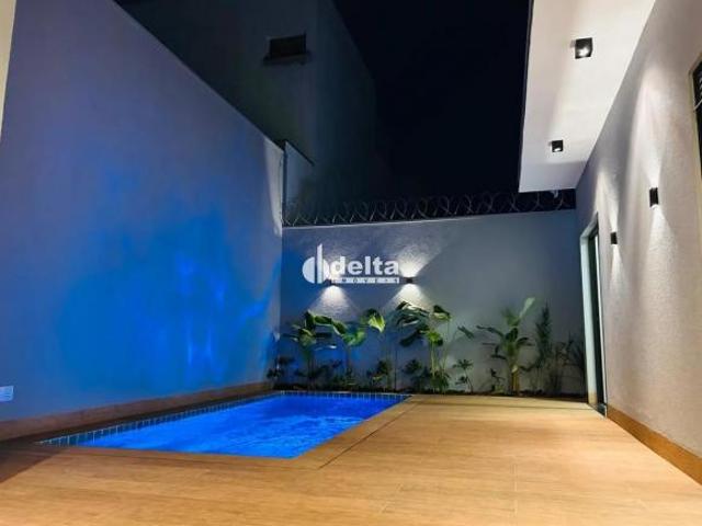 Casa residencial disponível para venda no bairro Grand Ville em Uberlândia MG