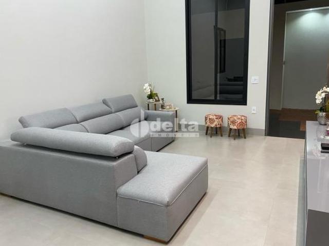 Casa residencial disponível para venda no bairro Grand Ville em Uberlândia MG