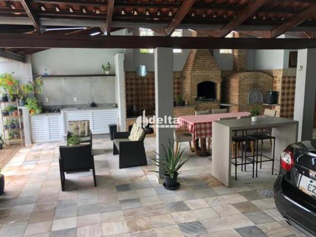 Casa residencial disponível para venda no bairro Jaraguá em Uberlândia MG