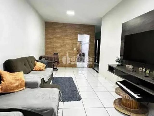 Casa residencial disponível para venda no bairro Jardim Botânico em Uberlândia MG