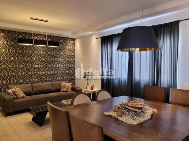 Casa residencial disponível para venda no bairro Jardim Karaíba em Uberlândia MG