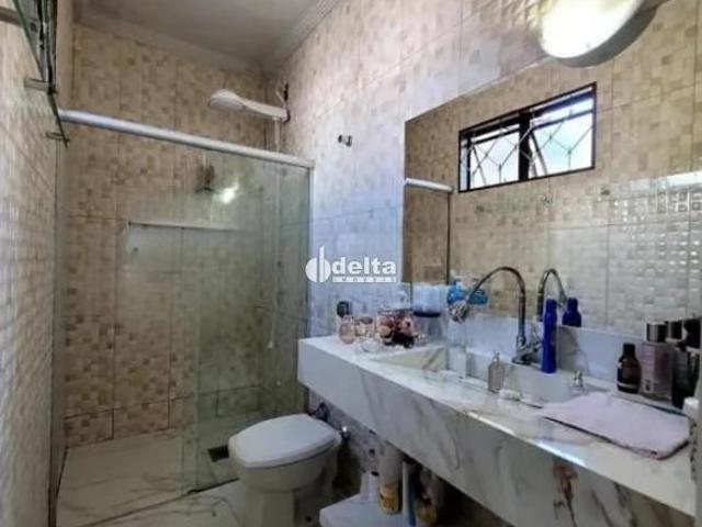 Casa residencial disponível para venda no bairro Jardim Patrícia em Uberlândia MG