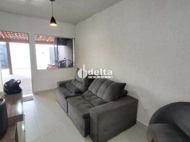 Casa residencial disponível para venda no bairro Loteamento Residencial Pequis em Uberlândia MG