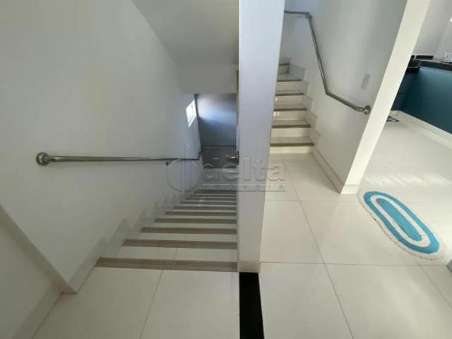 Casa residencial disponível para venda no bairro Laranjeiras em Uberlândia MG