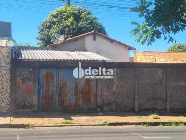 Casa residencial disponível para venda no bairro Laranjeiras em Uberlândia MG