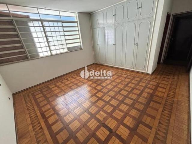 Casa residencial disponível para venda no bairro Lídice em Uberlândia MG