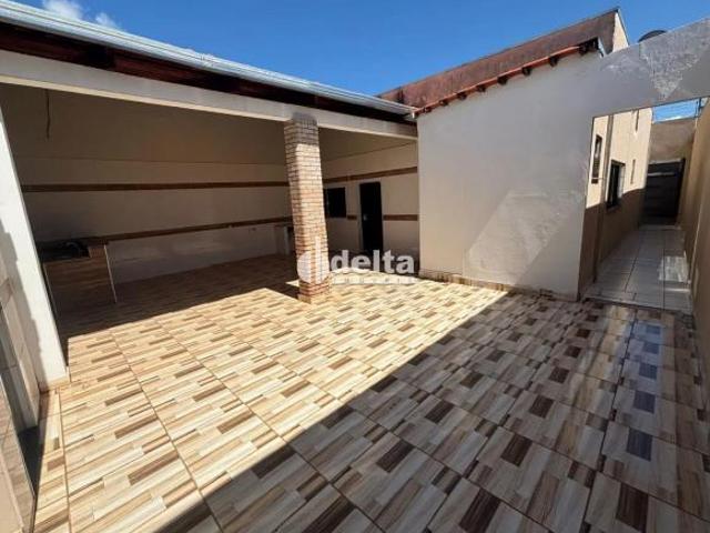 Casa residencial disponível para venda no bairro Luizote de Freitas em Uberlândia MG