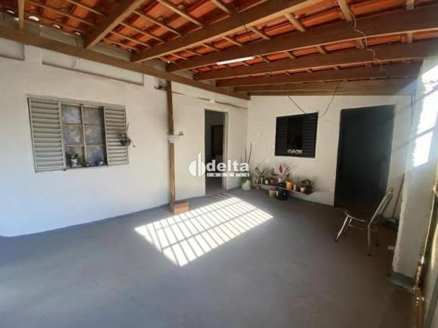 Casa residencial disponível para venda no bairro Maravilha em Uberlândia MG