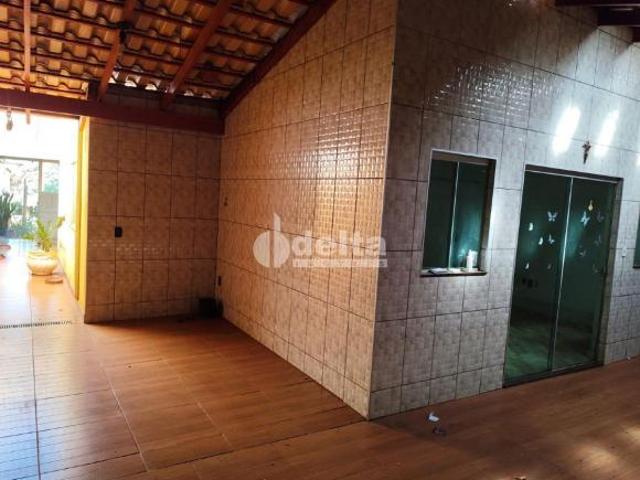 Casa residencial disponível para venda no bairro Maravilha em Uberlândia MG