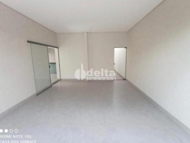 Casa residencial disponível para venda no bairro Novo Mundo em Uberlândia MG