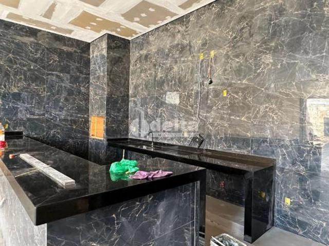 Casa residencial disponível para venda no bairro Novo Mundo em Uberlândia MG