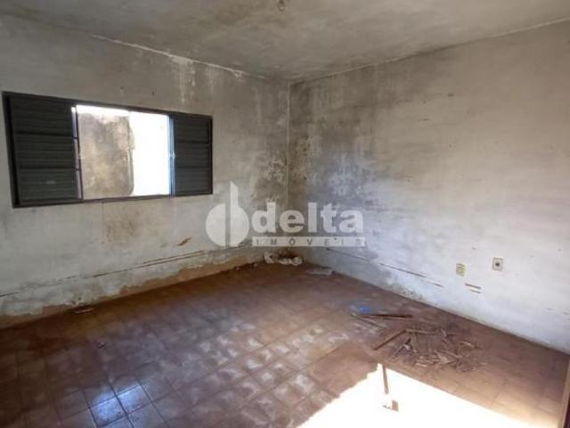 Casa residencial disponível para venda no bairro Nossa Senhora Aparecida em Uberlândia MG