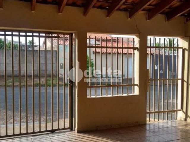 Casa residencial disponível para venda no bairro Nossa Senhora das Graças em Uberlândia MG
