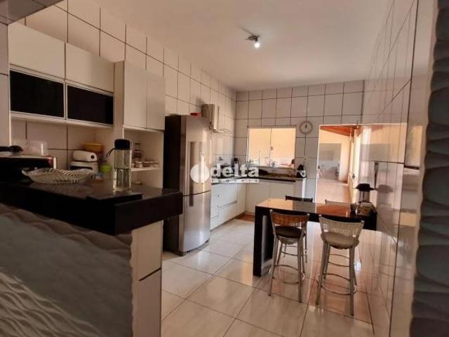 Casa residencial disponível para venda no bairro São Jorge em Uberlândia MG