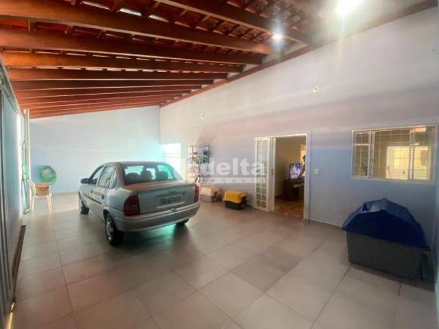 Casa residencial disponível para venda no bairro São Jorge em Uberlândia MG