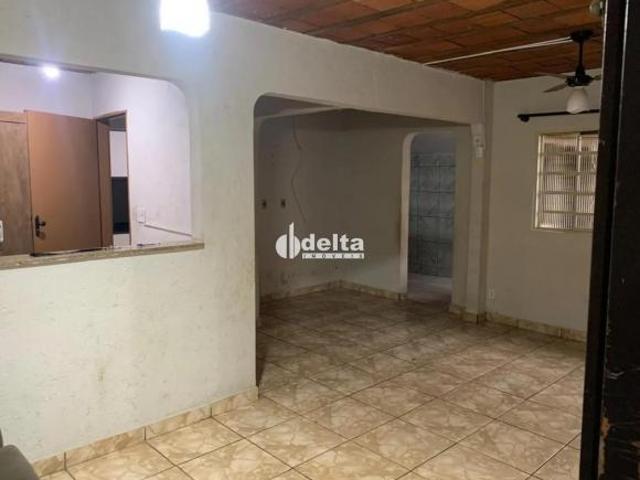 Casa residencial disponível para venda no bairro Santa Luzia em Uberlândia MG