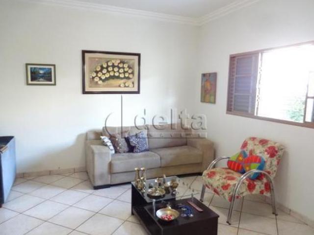 Casa residencial disponível para venda no bairro Santa Mônica em Uberlândia MG
