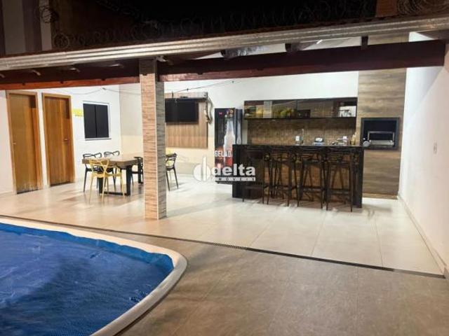 Casa residencial disponível para venda no bairro Santa Rosa em Uberlândia MG