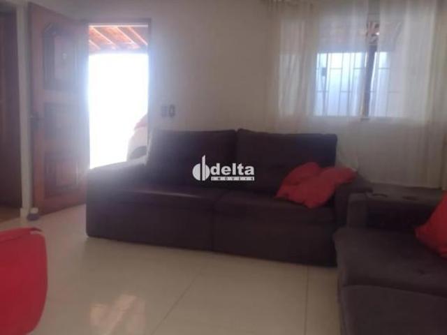 Casa residencial disponível para venda no bairro Santa Rosa em Uberlândia MG