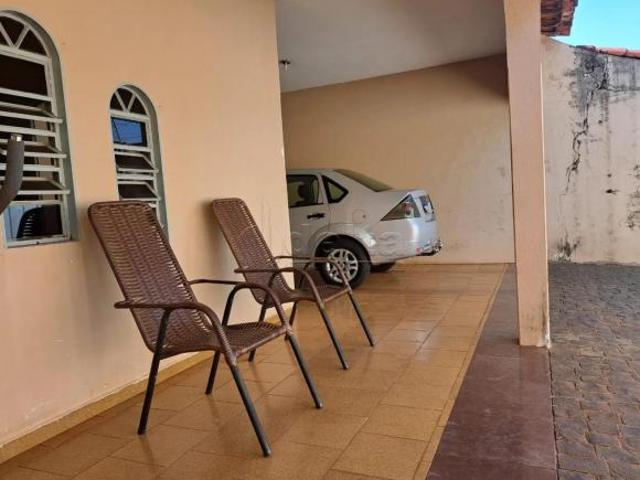 Casa residencial disponível para venda no bairro Segismundo Pereira em Uberlândia MG