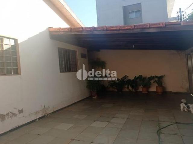 Casa residencial disponível para venda no bairro Planalto em Uberlândia MG