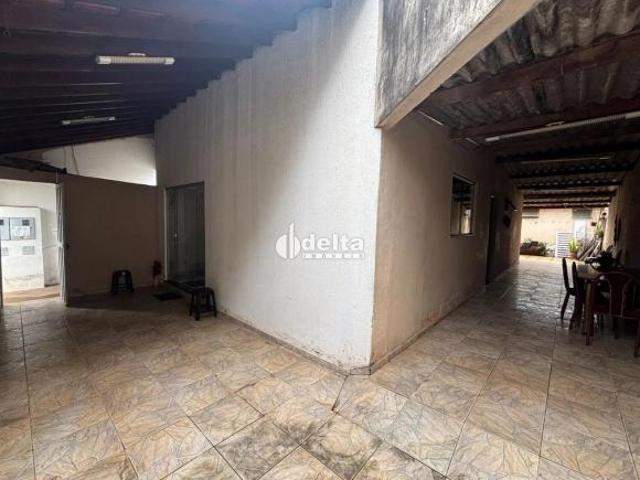 Casa residencial disponível para venda no bairro Planalto em Uberlândia MG