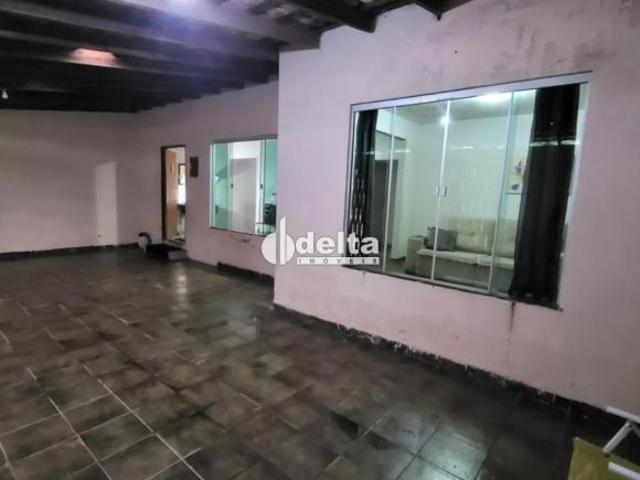 Casa residencial disponível para venda no bairro Taiaman em Uberlândia MG