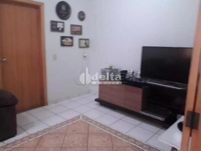 Casa residencial disponível para venda no bairro Umuarama em Uberlândia MG