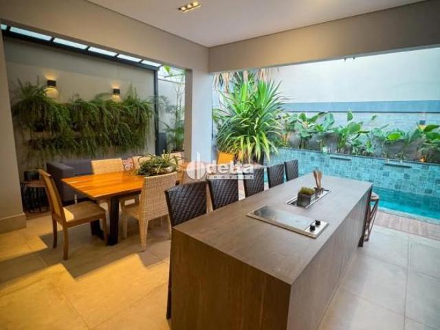 Casa residencial disponível para aluguel e venda no bairro Gávea em Uberlândia MG