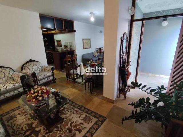 Casa residencial disponível para Locação E Venda no bairro Cazeca em Uberlândia MG