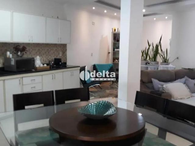 Casa residencial disponível para locação e venda no bairro Jardim Patrícia em Uberlândia MG