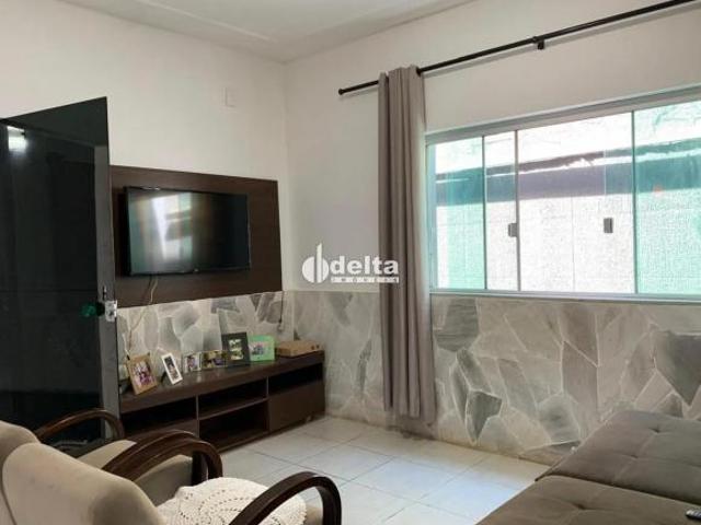 Casa residencial disponível para locação e venda no bairro Santa Mônica em Uberlândia MG