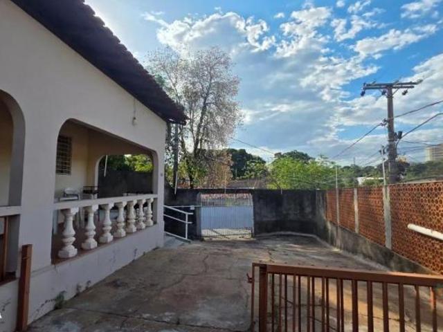 Casa Residencial e Comercial à Venda no Bairro Araés, Cuiabá Fica a 300metros da Av. Mato Grosso