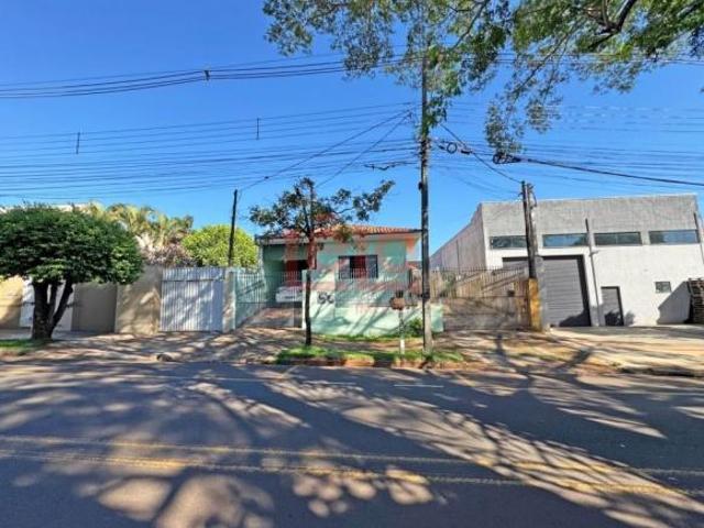 Casa residencial e comercial com edícula nos fundos