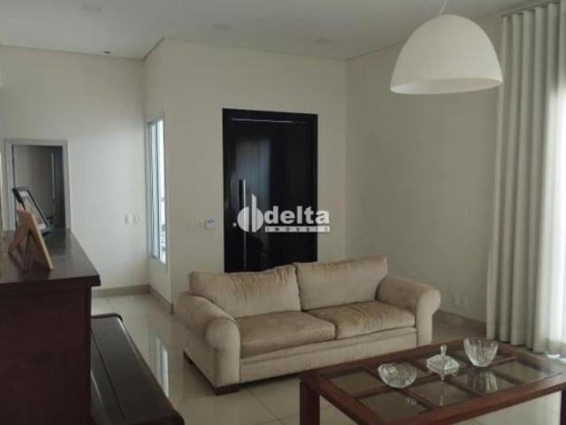 Casa residencial e comercial disponível para venda no bairro Centro em Uberlândia MG
