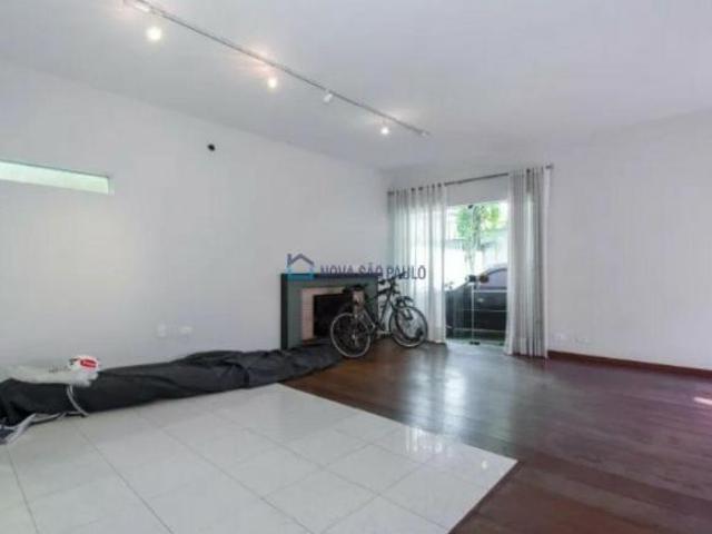 Casa Residencial em Moema 3 dormitórios à venda