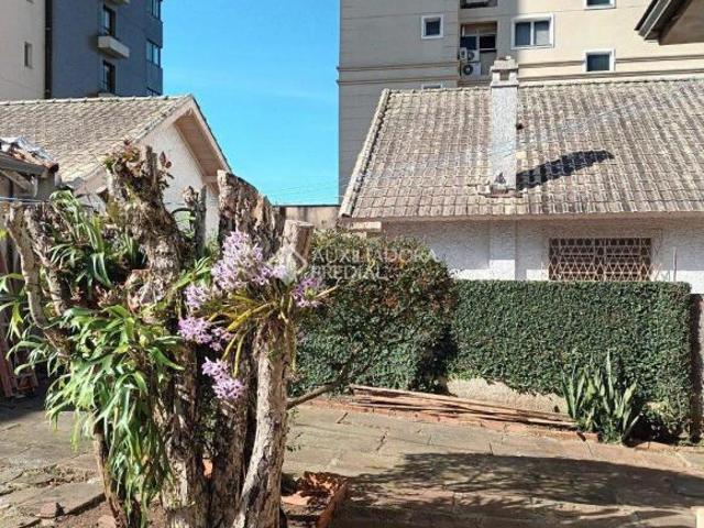 Casa residencial em ótimo terreno