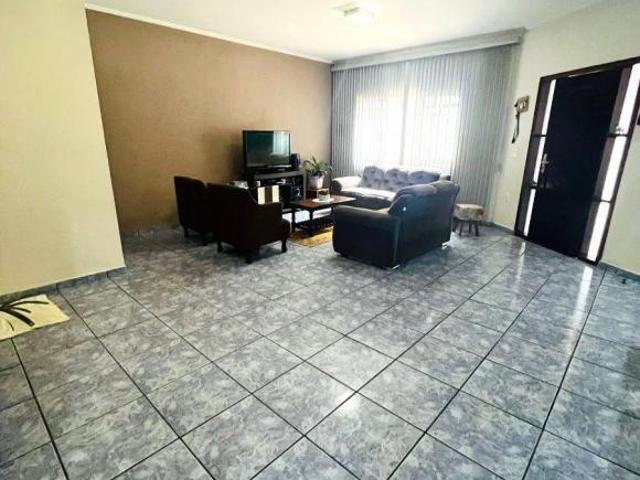 Casa Residencial em Bairro Tranquilo e Bem Localizado