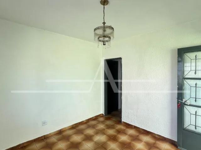 Casa à venda próximo ao centro com 2 dormitórios e 3 vagas
