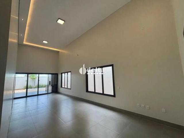 Casa residencial em condomínio com 3 quartos sendo 1 suíte disponível para locação no bairro x`em Ub
