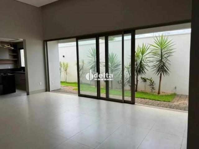 Casa residencial em condomínio com 4 quartos disponível para locação e venda no bairro Granja Marile