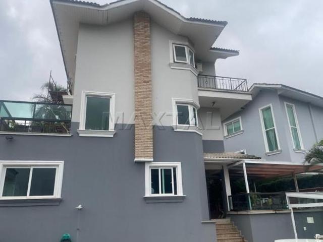 Casa residencial em condomínio disponível para locação, com 3 Suítes e 6 vagas, no Tremembé