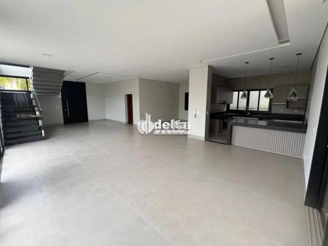 Casa residencial em condomínio disponível para locação e venda no bairro Laranjeiras em Uberlândia M